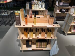 【駅ナカ発酵体験】御茶ノ水にFARM8 STANDが期間限定オープン｜新潟地酒と酒みくじ、燕三条クラフトも | Thirsty